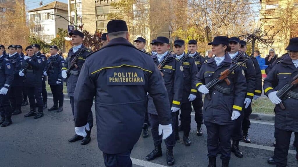Consultare | Specificații tehnice pentru uniforma polițiștilor de ...